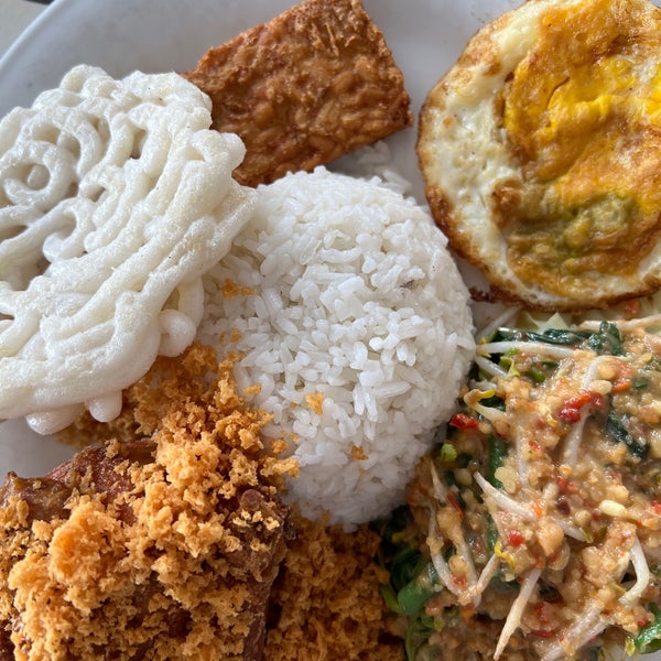 Super Penyet Jl. Brigjen. Sudiarto (Majapahit) - Indonesian Restaurant