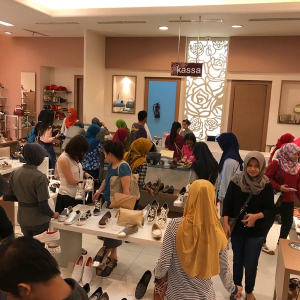 Elizabeth Shoes & Bags - 13 tips from 1187 visitors