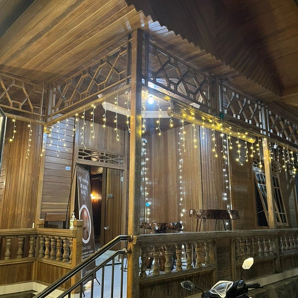 Rumah Kayu Y - Coffee Shop in Kecamatan Kawangkoan Utara