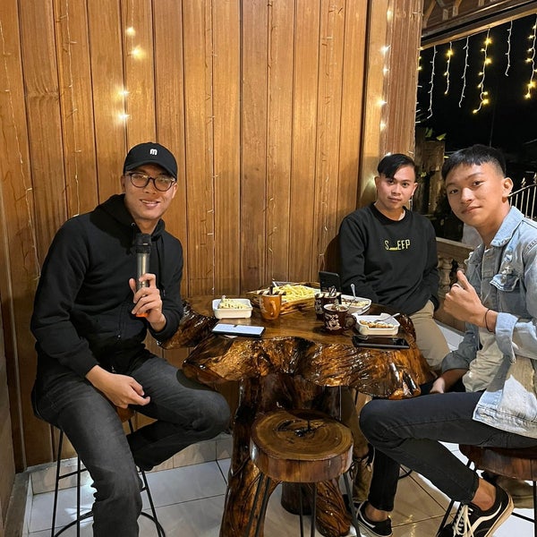 Rumah Kayu Y - Coffee Shop in Kecamatan Kawangkoan Utara