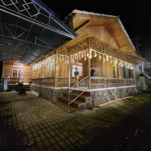 Rumah Kayu Y - Coffee Shop in Kecamatan Kawangkoan Utara
