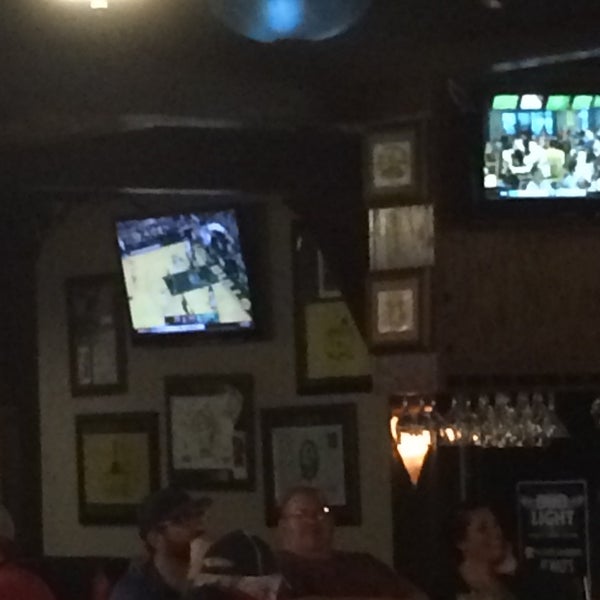 Walt's Bar and Grill - Bar