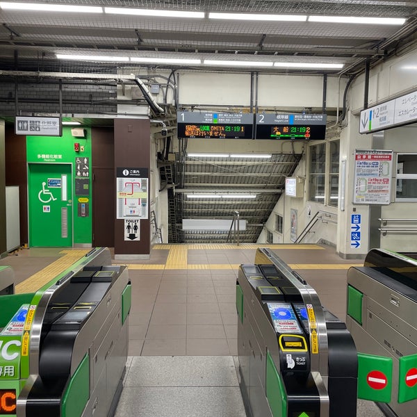 磯子駅 (Isogo Sta.) (JK06) - Rail Station in 磯子区