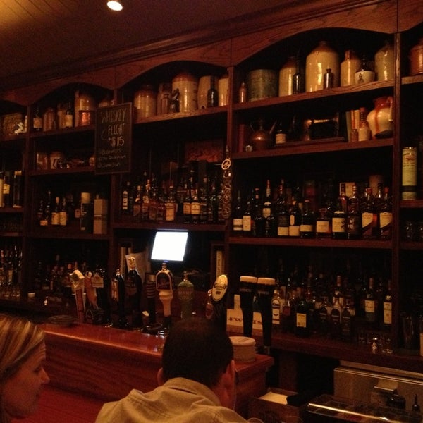 Mac McGee Irish Pub - 936 Canton St