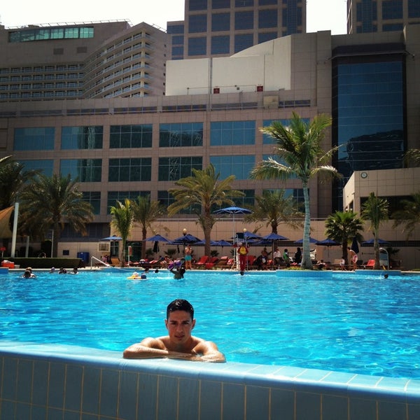 Beach & Pool @ Beach Rotana - 9 tips