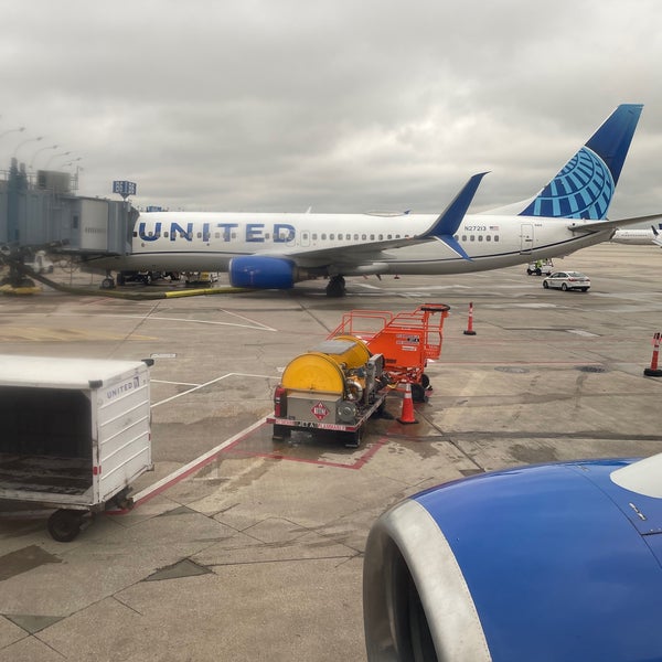 Gate B7 - Airport Gate in Chicago