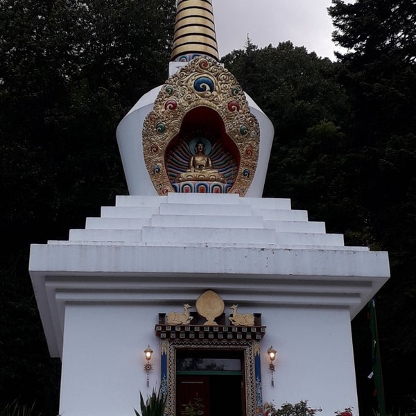 Yeunten Ling Tibetan Institute - Temple in Huy