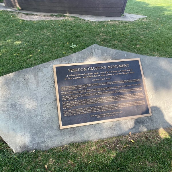 Freedom Crossing Monument - 2 tips from 84 visitors