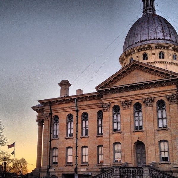 Macoupin County Courthouse - Courthouse in Carlinville