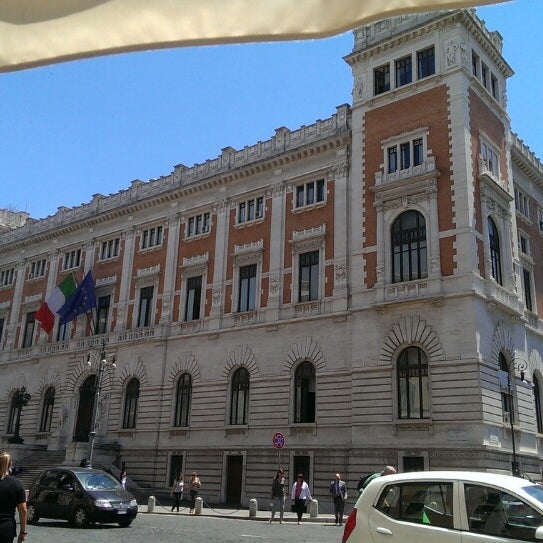 Piazza del Parlamento - Colonna - 6 tips