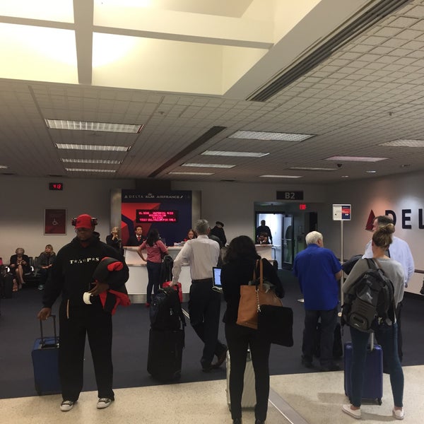 Gate B2 - Airport Gate