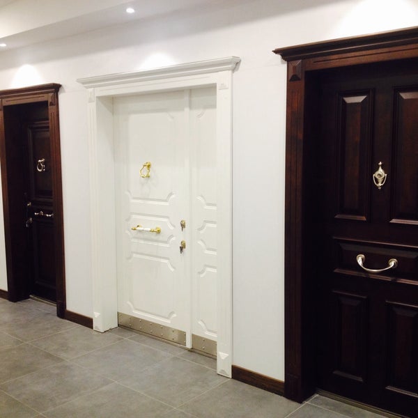 loncha kitchen & doors