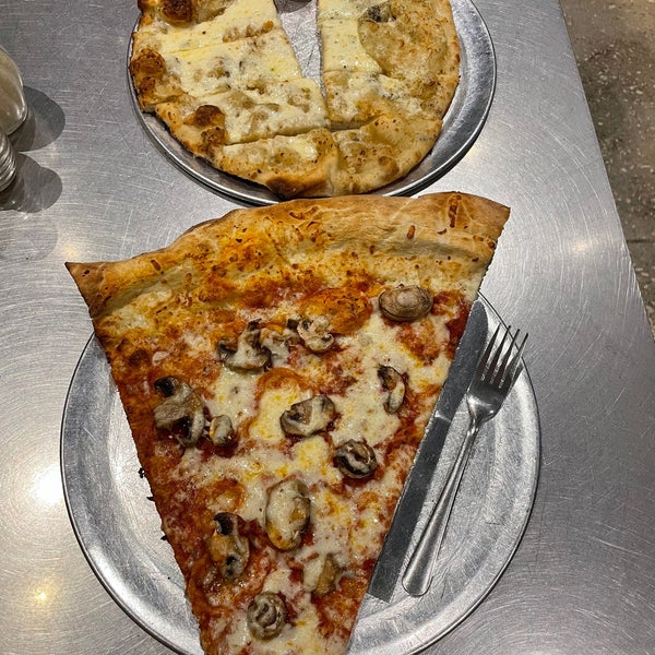 Lazy Moon Pizza - Orlando, FL