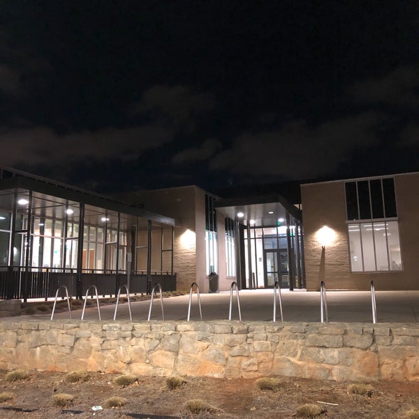 Metropolitan Library - Library in Southside