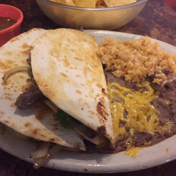 Fernandez Restaurant - 817 N Chadbourne St