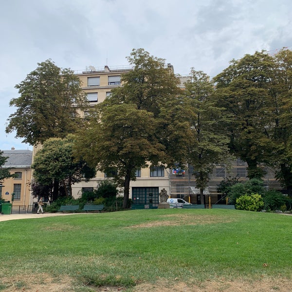 Square Samuel Rousseau - Invalides - 1 tip from 150 visitors