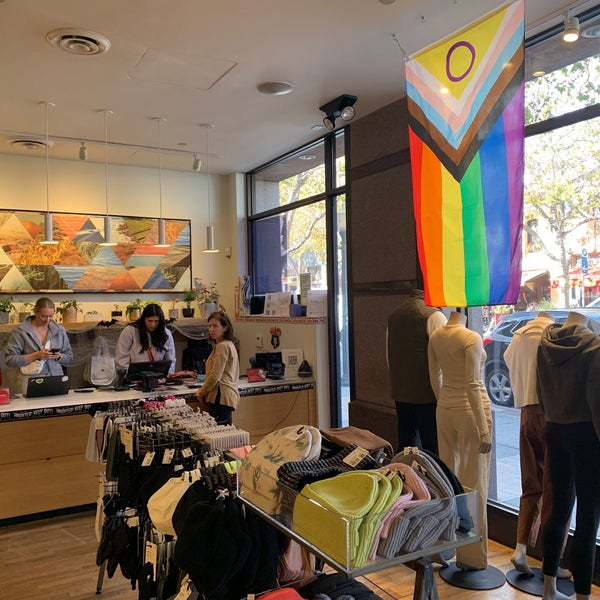 lululemon athletica - University South - Palo Alto, CA