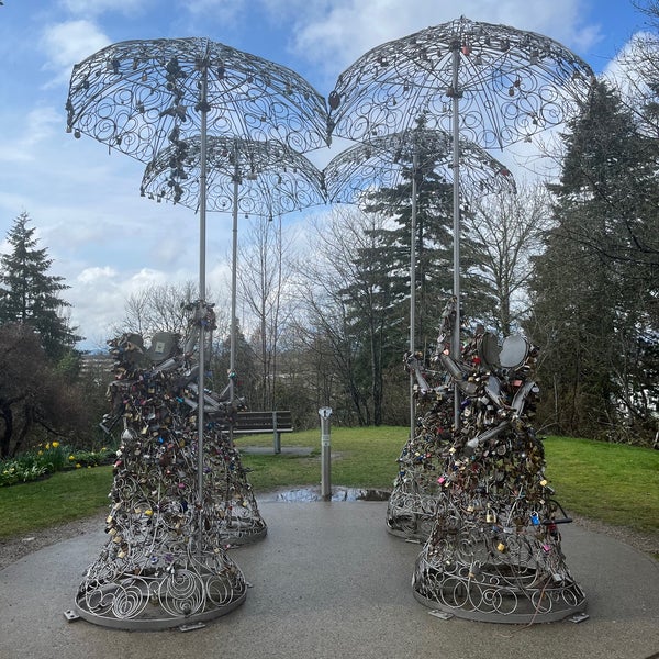 Love locks sculpture - Riley Park - 91 visitors