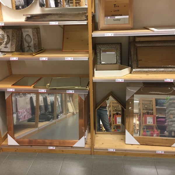 Xenos - 104 visitors