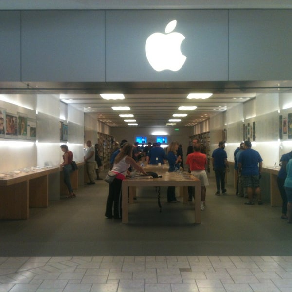 Photos at Apple MacArthur Center - Downtown Norfolk - 23 tips