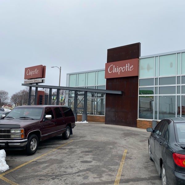 Chipotle Mexican Grill - Mexican Restaurant in Milwaukee