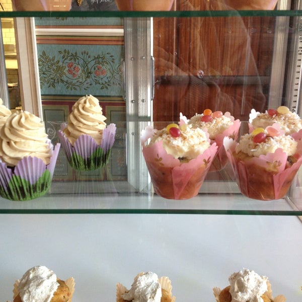 Marie Antoinette's Cupcake Parlor (Now Closed) - Cupcake Shop