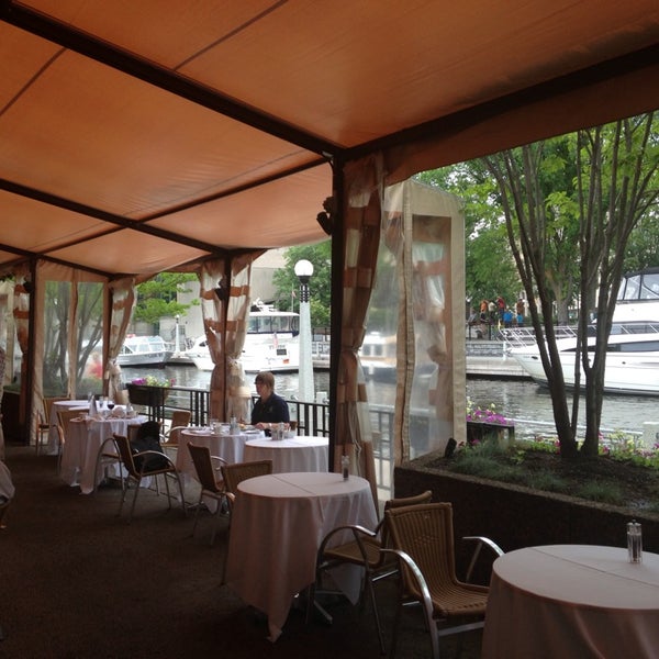 Le Café - New American Restaurant in Byward Market-Parliament Hill