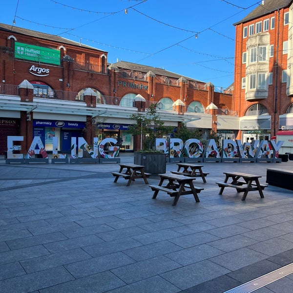 Ealing Broadway Shopping Centre - Shopping Mall