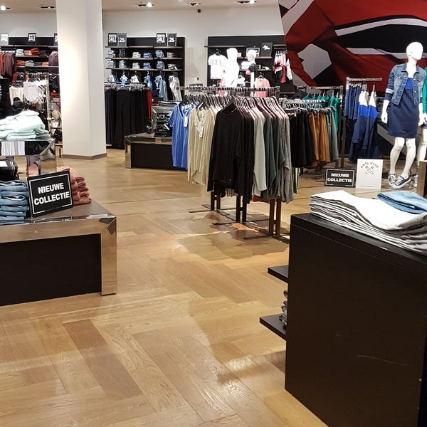 The Sting - Clothing Store