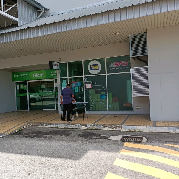 Giant Hypermarket (Now Closed) - 33 Jalan SS 6/12