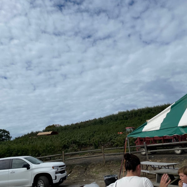 Silverman's Apple Farm - Farm in Easton