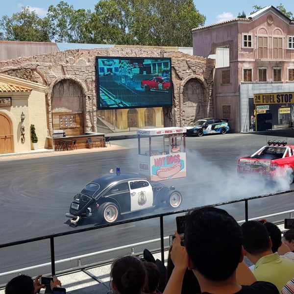 Hollywood Stunt Driver 2 - Warner Bros. Movie World