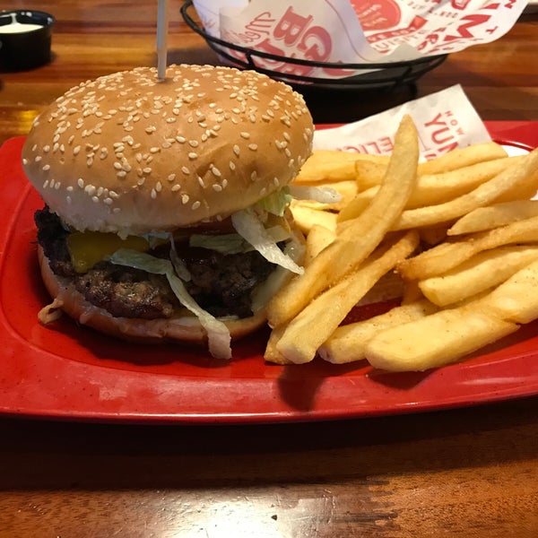 Red Robin Gourmet Burgers and Brews - 12007 Harbor Blvd