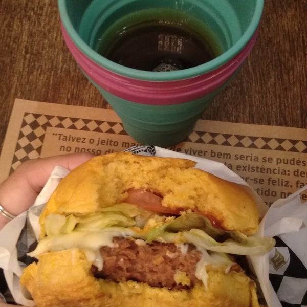 T.T. Burger - Botafogo - R. Nelson Mandela, 100, Lj. 125