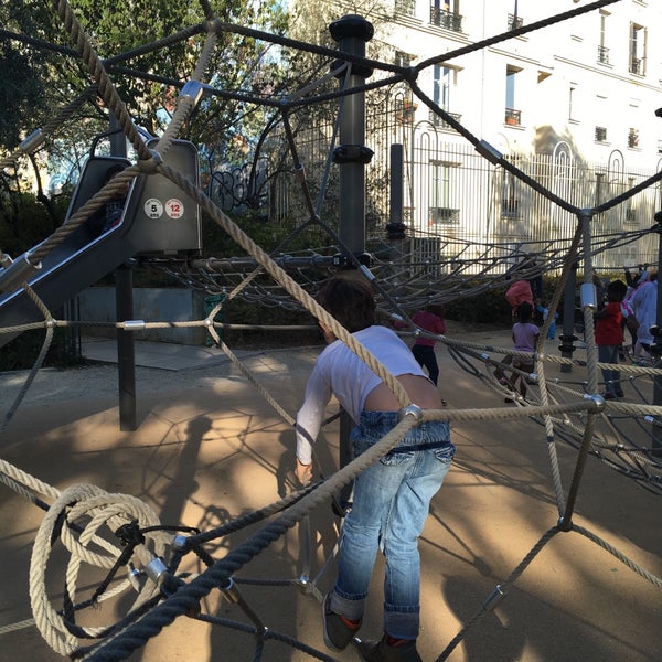 Square Léon - Playground in Paris