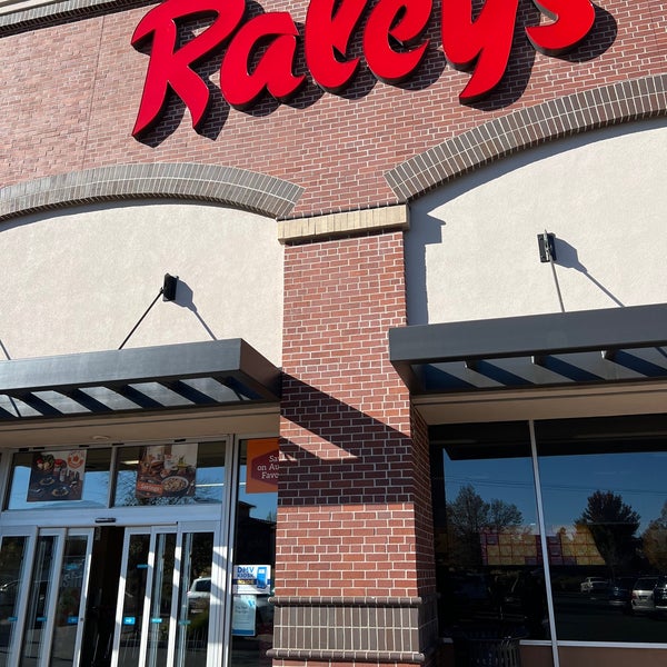 Raley's - 1363 Highway 395 North