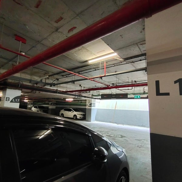 B1 ลานจอดรถบุคลากร - Otopark