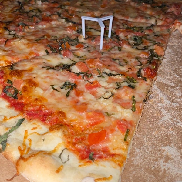 Cosmo's Pizza - Central Denver - 550 Grant St