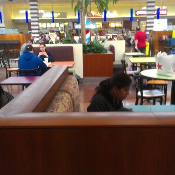 The Mall at Robinson Food Court - Robinson Township, PA
