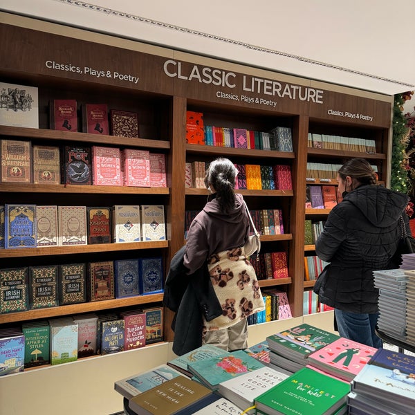 The Harrods Bookshop - Bookstore in Kensington and Chelsea