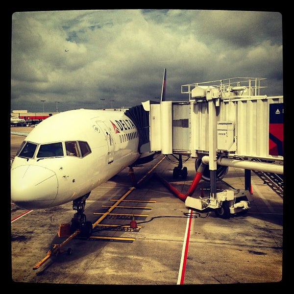 Gate B14 - Airport Gate