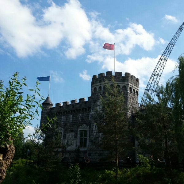 Merlin's Magic Castle - Theme Park Ride / Attraction in Biddinghuizen