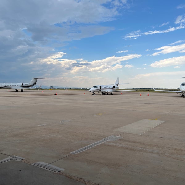 Signature Flight Support (APA) - 1 tip