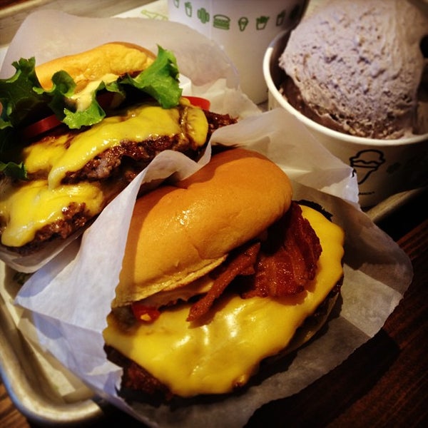 Shake Shack - Burger Joint in Penn Quarter