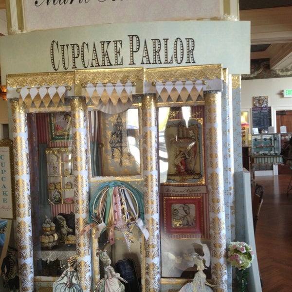 Marie Antoinette's Cupcake Parlor (Now Closed) - Cupcake Shop