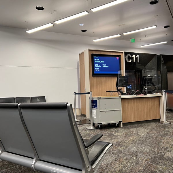 Gate C11 - Airport Gate