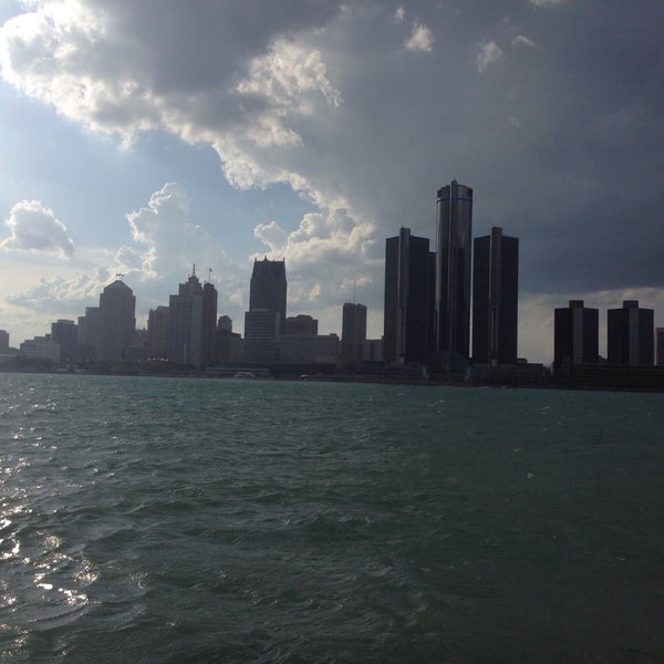 Windsor Riverwalk - City Centre - Ouellette Ave.