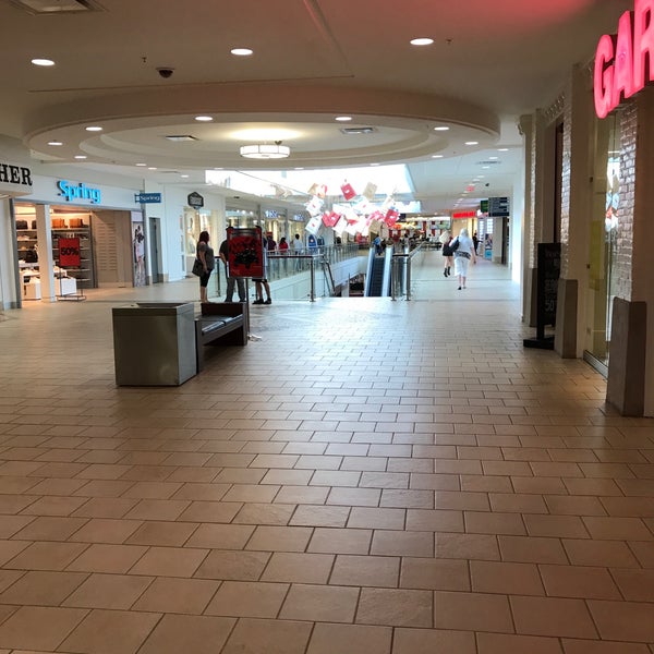 Peter Pond Mall - Shopping Mall in Lower Townsite