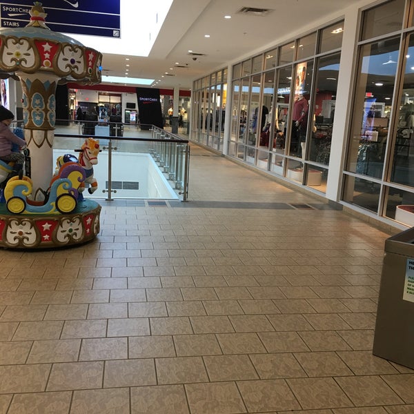 Peter Pond Mall - Shopping Mall in Lower Townsite