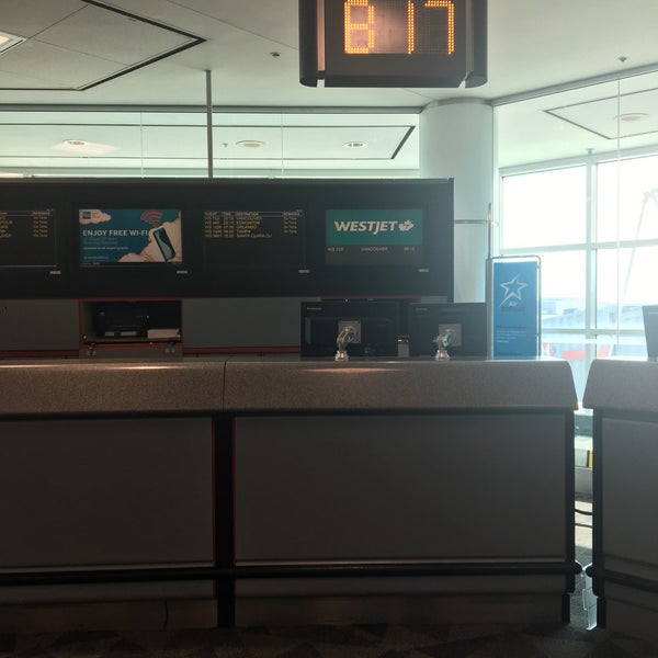 Photos at Gate A17 / B17 - Airport Gate in Toronto Pearson ...